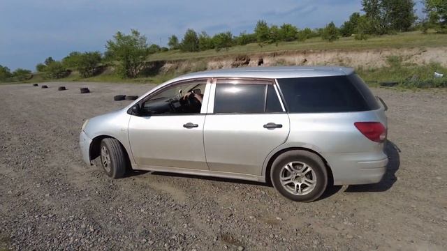 Катя учится ездить на автодроме. Самый лучший инструктор по вождению