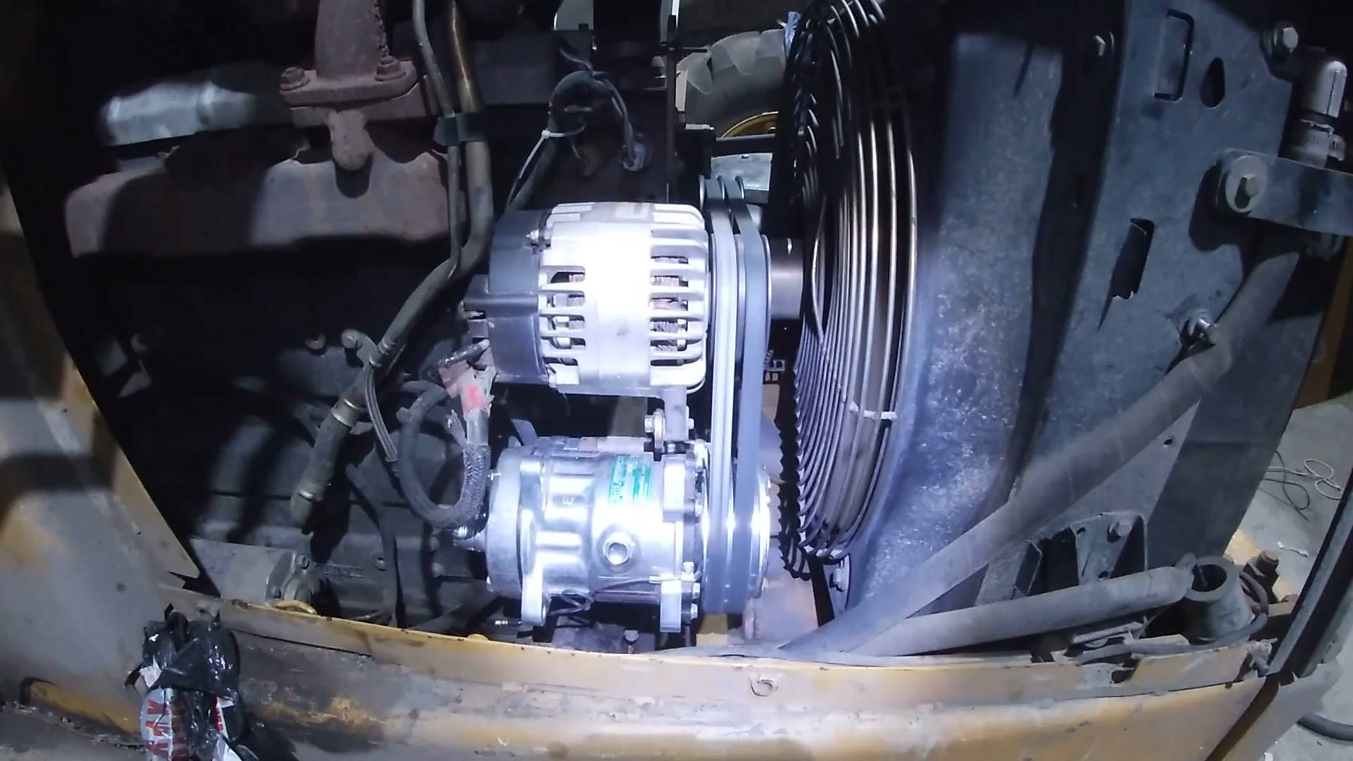 Шаг №2 Установка Насоса (Компрессор нагнетания и всаса фреона). Кондиционер в Экскаватор погрузчик