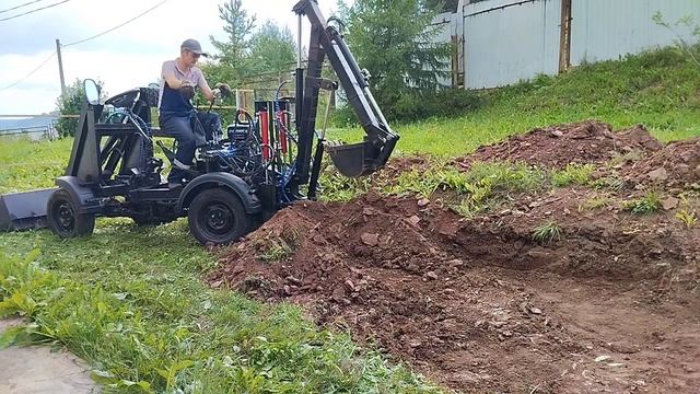 минипогрузчик экскаватор. Планирую ландшафт экскаватором.