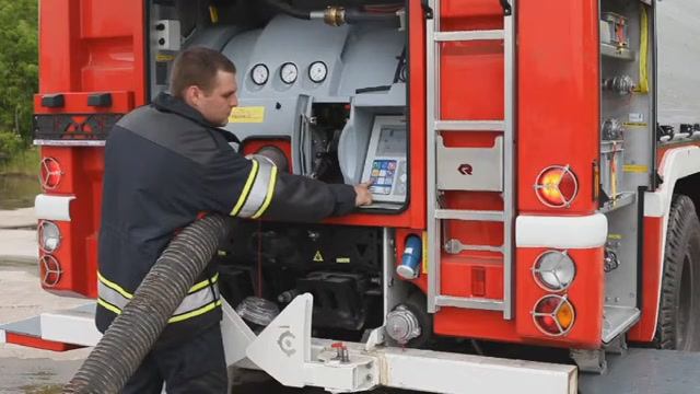 Заполнение автоцистерны из открытого водоема.