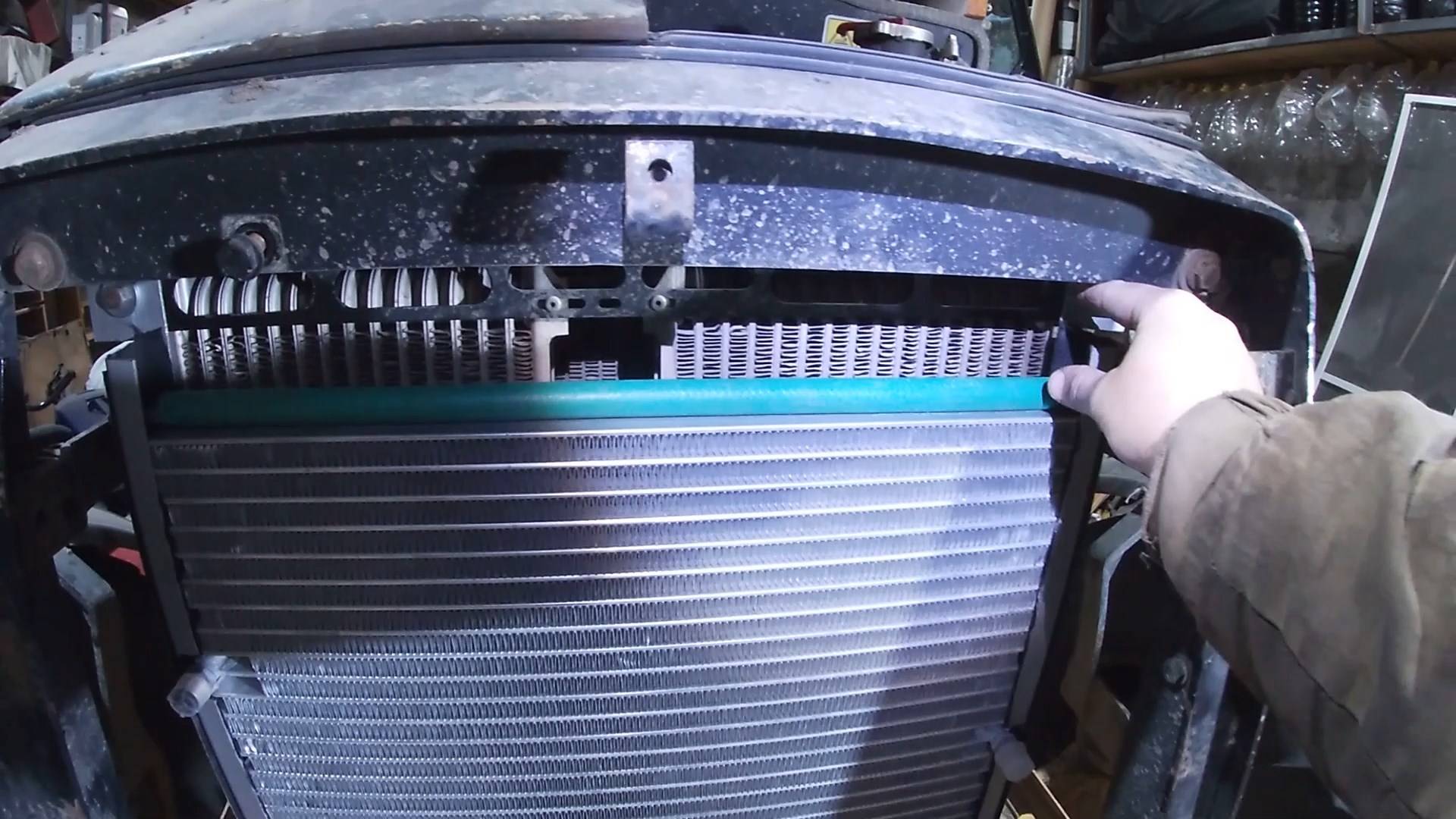 Шаг №1 Установка Конденсера (радиатор охлаждения фреона). Кондиционер в Экскаваторе погрузчике Cater