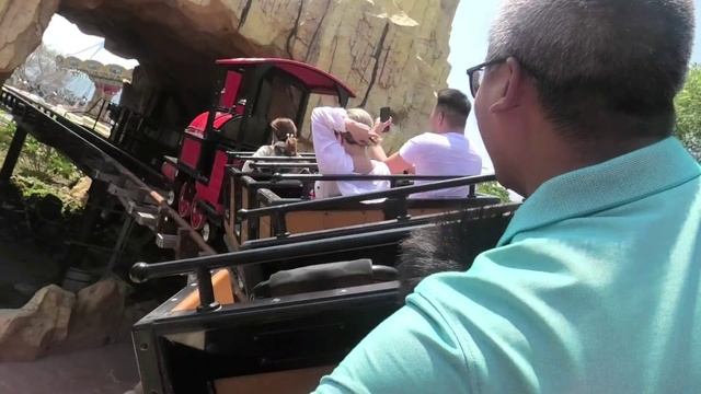 Погнали во Вьетнам. "Приключения в шахте" в парке развлечений Винпёрл в Нячанге