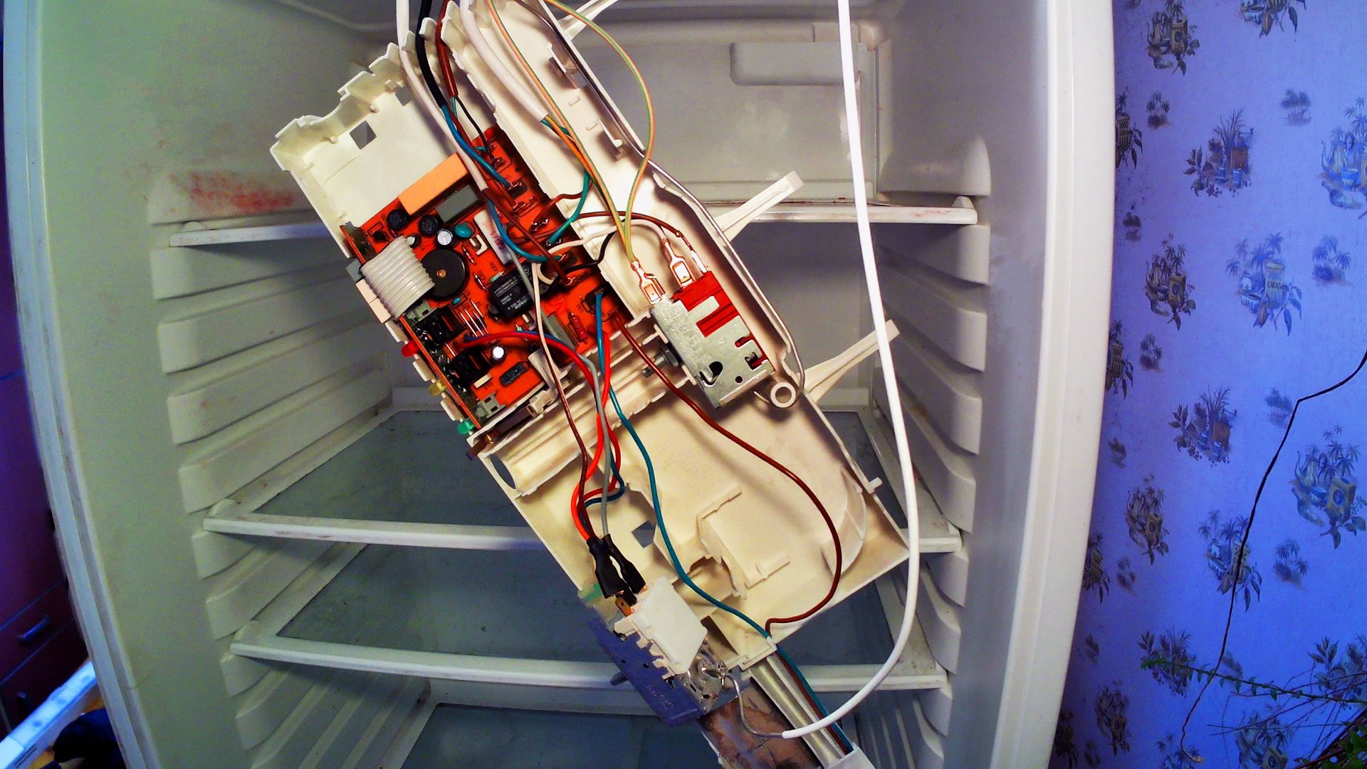 Замена термостата на холодильнике Electrolux