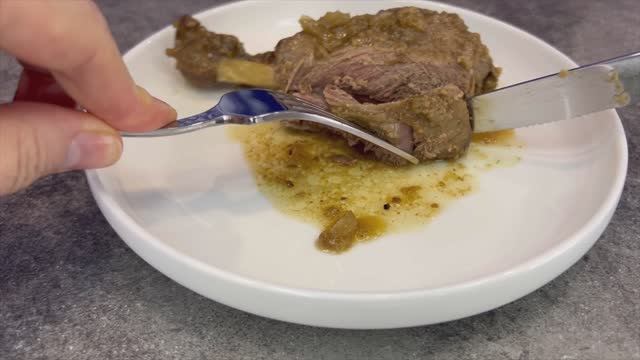 ЧТО ПРИГОТОВИТЬ ЗАЙЦА. 
ЗАЯЦ В ЛУКОВОМ СОУСЕ. Как приготовить зайца не скучно.