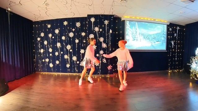 Танец "Русская зима" 
5 класс