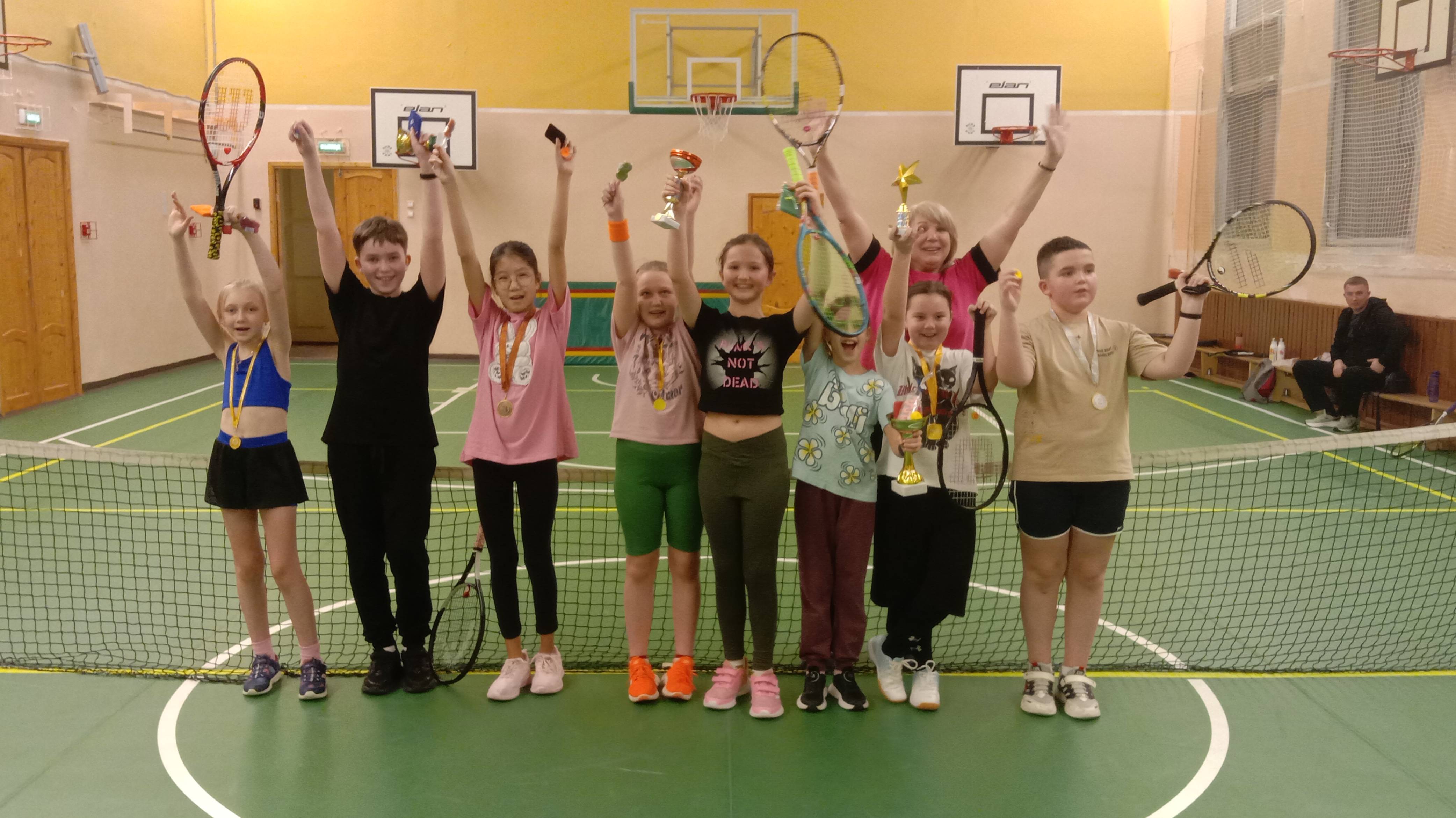 Новогодний турнир по теннису в школе 1596 17.12.2024. Группа A