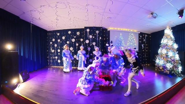 "Новогодний переполох"
1 класс