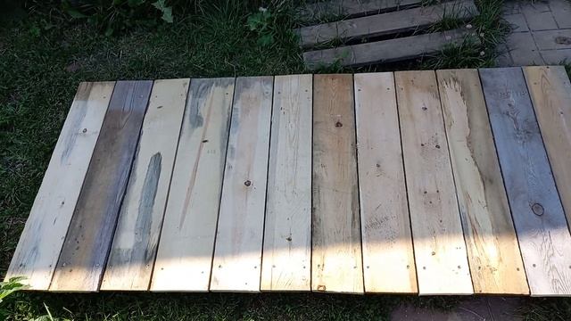 Деревянная дорожка к колодцу