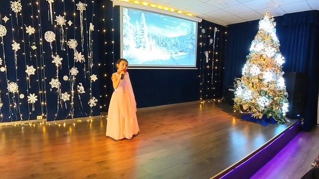 Песня "Кабы не было зимы..."
Варвара Юкович, 2 класс