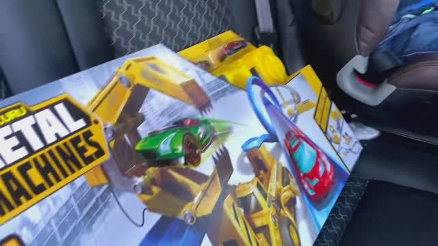 ВАНЯ ВЫБРАЛ ИГРУШКУ ZURU METAL MACHINES. СДЕЛАЛИ ЗОЛОТОЙ ЗУБ