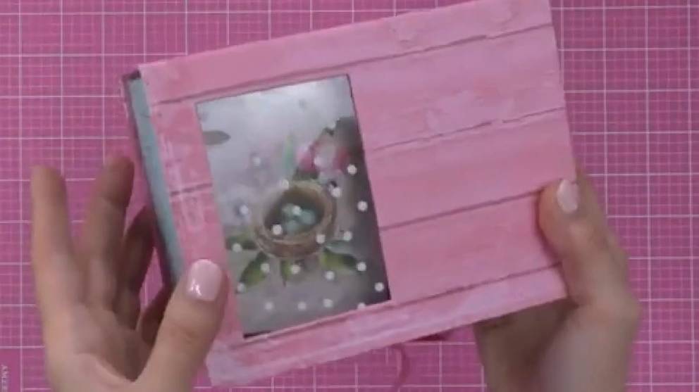 Картонная шкатулка