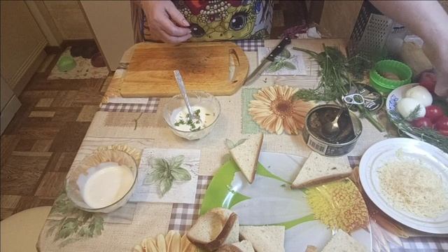 ТРИ ЗАКУСОЧНЫХ БУТЕРБРОДА СО ШПРОТАМИ