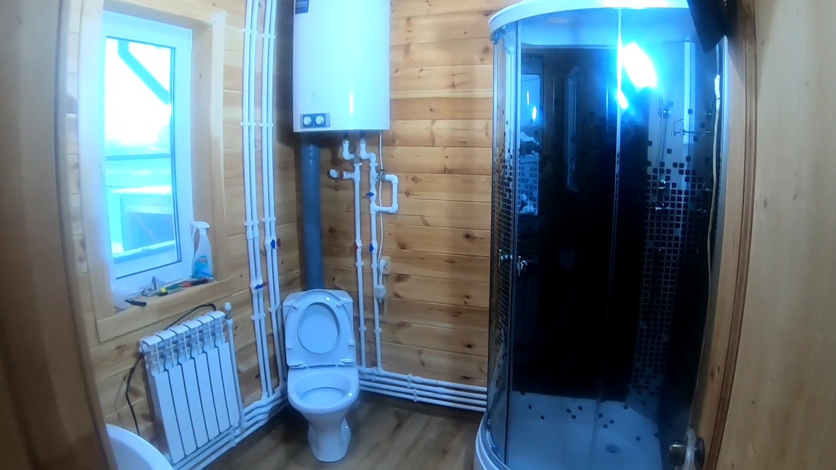 Два санузла на даче в каркасном доме и электроотопление