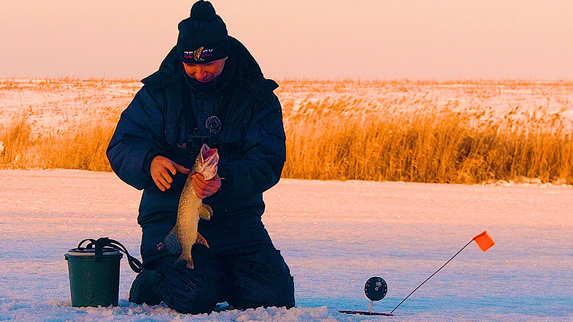 ФЛАГ ЗА ФЛАГОМ ПОСЛЕ ТОГО КАК СДЕЛЕЛ ЭТО!!!  Небольшая хитрость принесла рыбу! Рыбалка не жерлицы!
