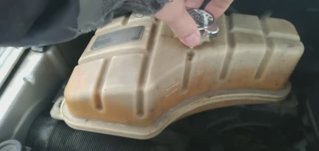 Киа Соренто. Замена охлаждающей жидкости. Промывка системы охлаждения двигателя. Kia Sorento.