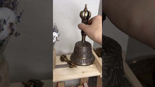 Тибетский колокольчик и ваджра. Диаметр 9,5 см. Высота 19,5 см. Ваджра 12 см.