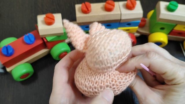 зайчик чулочной вязкой. https://rutube.ru/video/4a619977c5689a241e08200112c9c3ab/