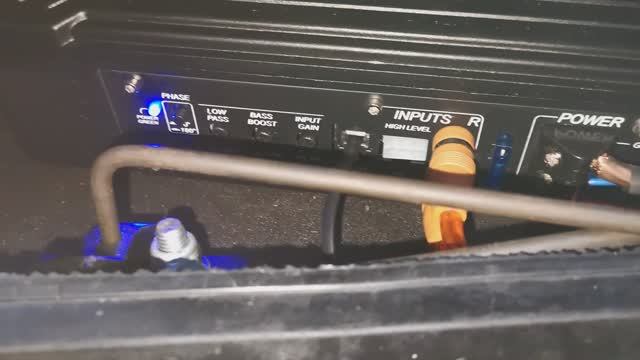 Подсидельный Сабвуфер в приору 2