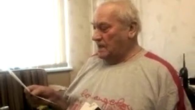 Отец Андрея Ломакина читает свои стихи