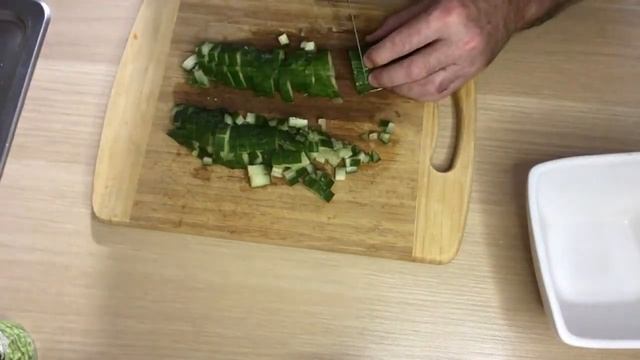 Такого Оливье вы еще не ели! Рецепт с курицей и свежим огурцом  Салат Оливье рецепт