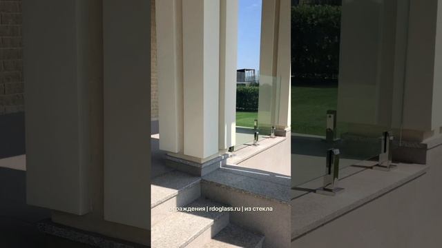 Стеклянные перила на крыльце  #интерьер  #дизайнинтерьера  #стеклянная  #дизайн