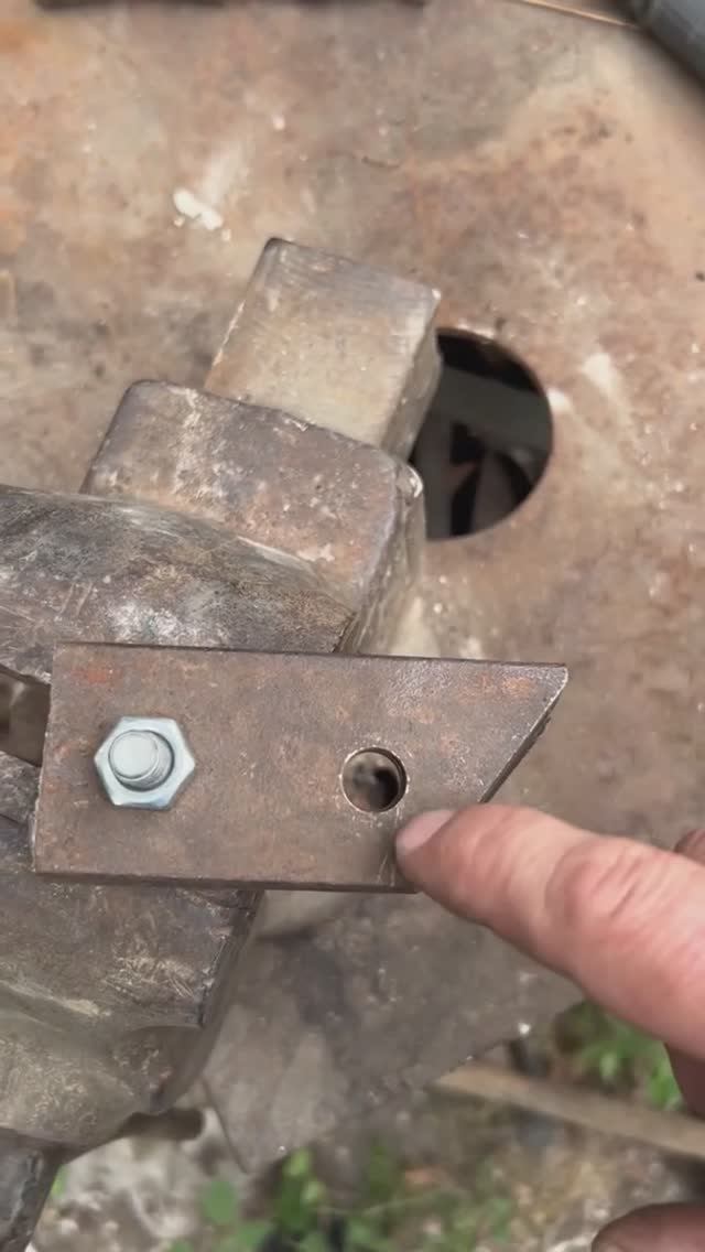 запор на задний борт прицепа