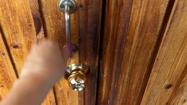 Привезла хромого в сад! Муж вернулся! Делает, что может