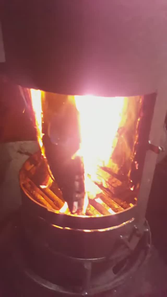 печь на отработке , на дровах. безопасная.