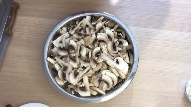 Что я нашёл в кальмаре!  Удивился и сделал вкуснейший салат с кальмарами и грибами  Сварить кальмары