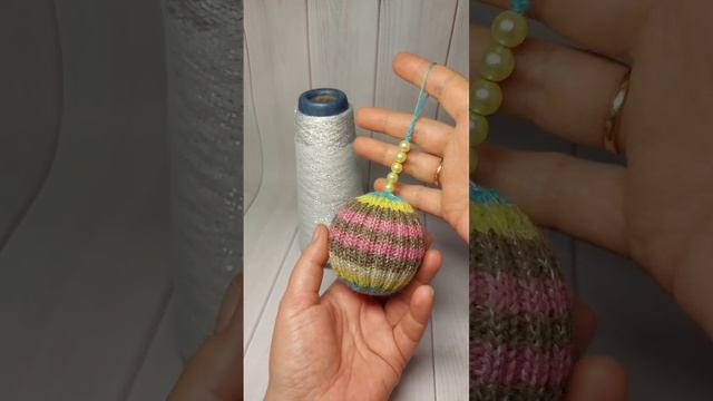 ИЗУМИТЕЛЬНЫЙ НОВОГОДНИЙ шарик из остатков пряжи с серебряным люрексом 🔮🎄🪩Ссылка на МК в описании