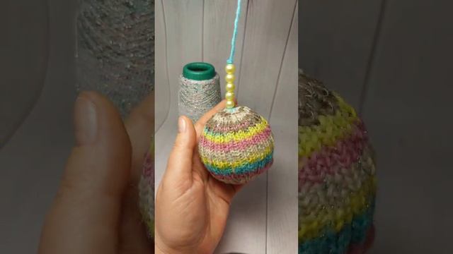ПРЕЛЕСТНЫЙ НОВОГОДНИЙ шарик из остатков пряжи с серебряным люрексом с шишибриками🔮🎄😇💃🪩