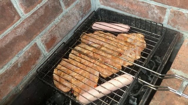 Готовим индейку на мангале впервые. Хотим съесть собакины сосиски. Пробуем новое блюдо. Дебют Алекса
