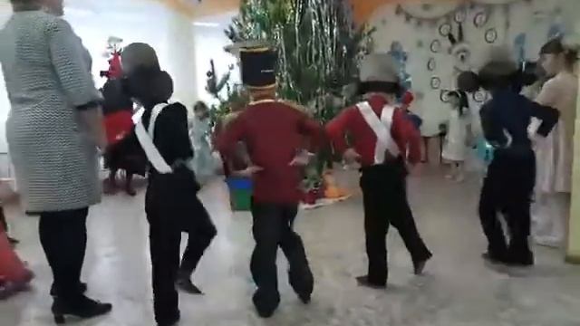 Новогодний хоровод