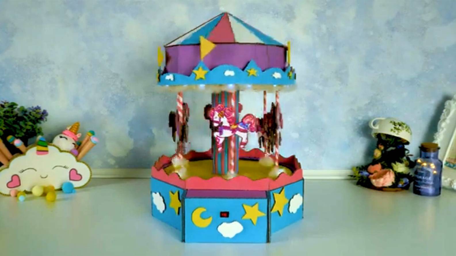 Крутящаяся карусель своими руками из картона. Пошаговое руководство