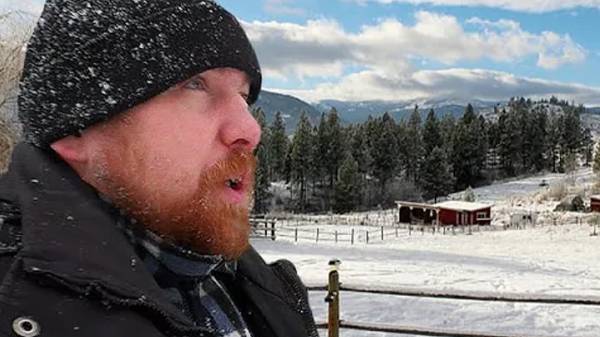 ОПАСНАЯ СНЕЖНАЯ БУРЯ - ОСТАЛСЯ ОДИН В ДЕРЕВНЕ!