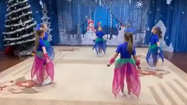 Танец девочек-цветочков