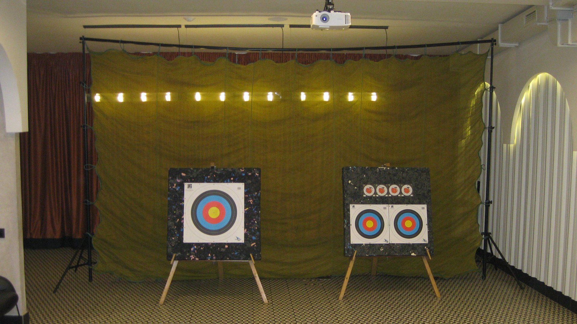 Стрельба из лука и арбалета в помещении ресторана / Выездной тир