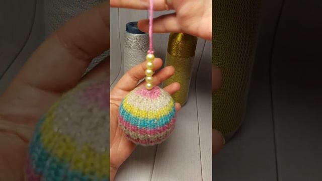 ВЕЛИКОЛЕПНЫЙ НОВОГОДНИЙ шарик из остатков пряжи с разным люрексом 🔮🎄😇💃🪩Ссылка на МК в описании
