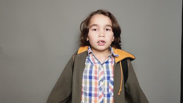 Ахмедов Феликс. Актёрские самопробы. Васечкин воображает, что ведёт переговоры с мифическим существо