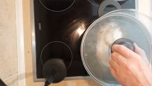 Таких фрикаделек в супе вы точно не находили! Необычный куриный супчик с сырными шариками