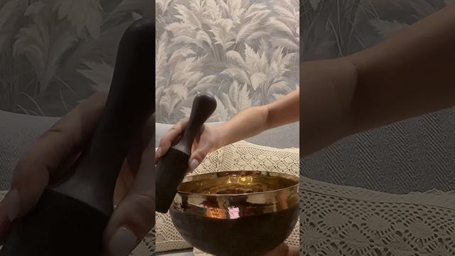 Поющая чаша Диаметр 23,5 см. Тональность С3. Нота До. Частота 128 Гц.