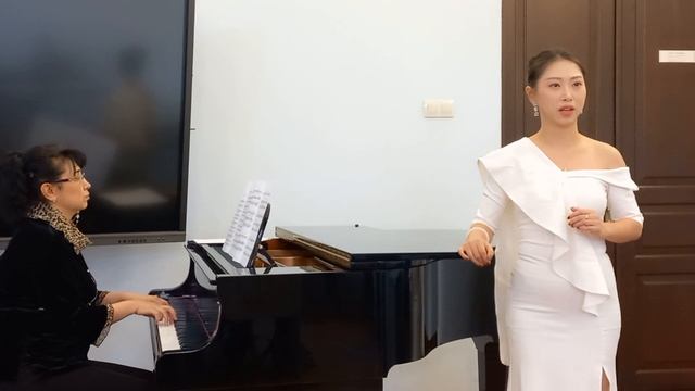 Дж. Верди, Ария Джильды из оперы ''Риголетто'' -поёт Юйхуа, концертмейстер Наиля Шамгунова
