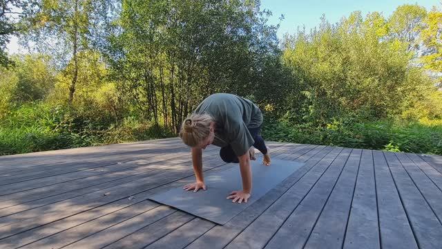 Безопасная йога практика на утро. Утренний челлендж.