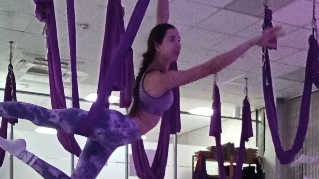 Новогодний танец в гамаке✨️🎄 #flydance для начинающих