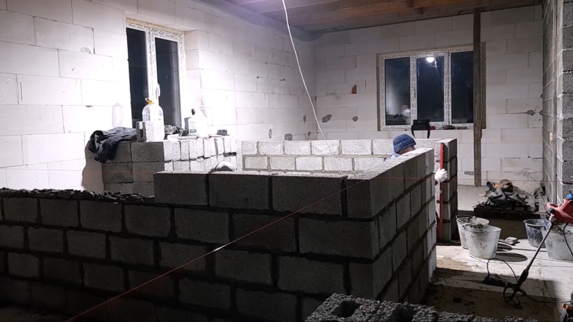 Дом с нуля. День 85. Перегородки из отсевного блока.