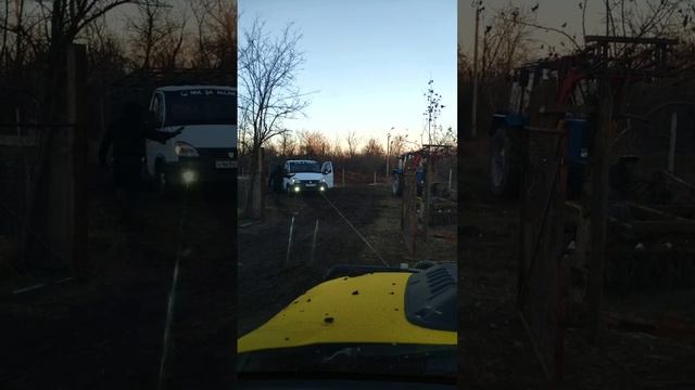 Лайф-хак от джипера или как уговорить быка залезть в газель ))