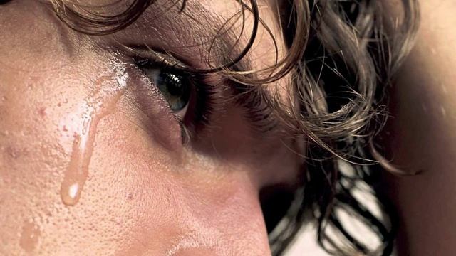 мужчины плачут