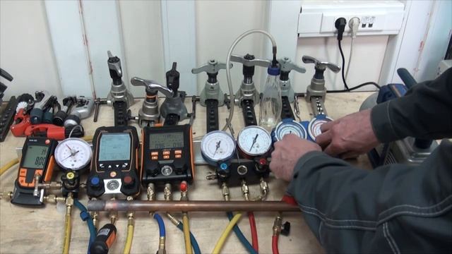 Как определить наличие воды во вновь смонтированном холодильном контуре