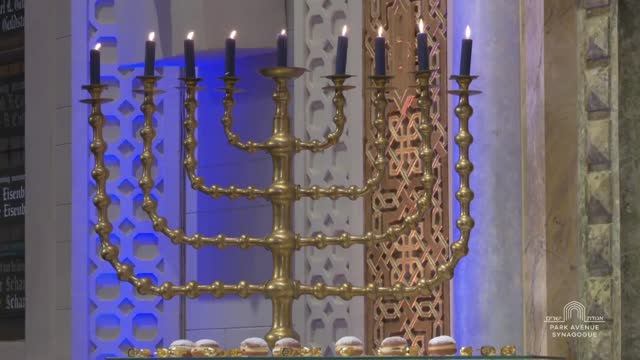 Кантор Ази Шварц — Зажигание ханукии | Cantor Azi Schwartz — Hanukkah Candle Lighting