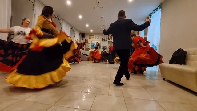 ПОСТАНОВКА ЦЫГАНСКОГО ТАНЦА  НА КОРПОРАТИВ ПОД ПЕСНЮ "ЗИМА" (Э. Хиль). ТАКОЙ ПОДАРОК СОТРУДНИКАМ